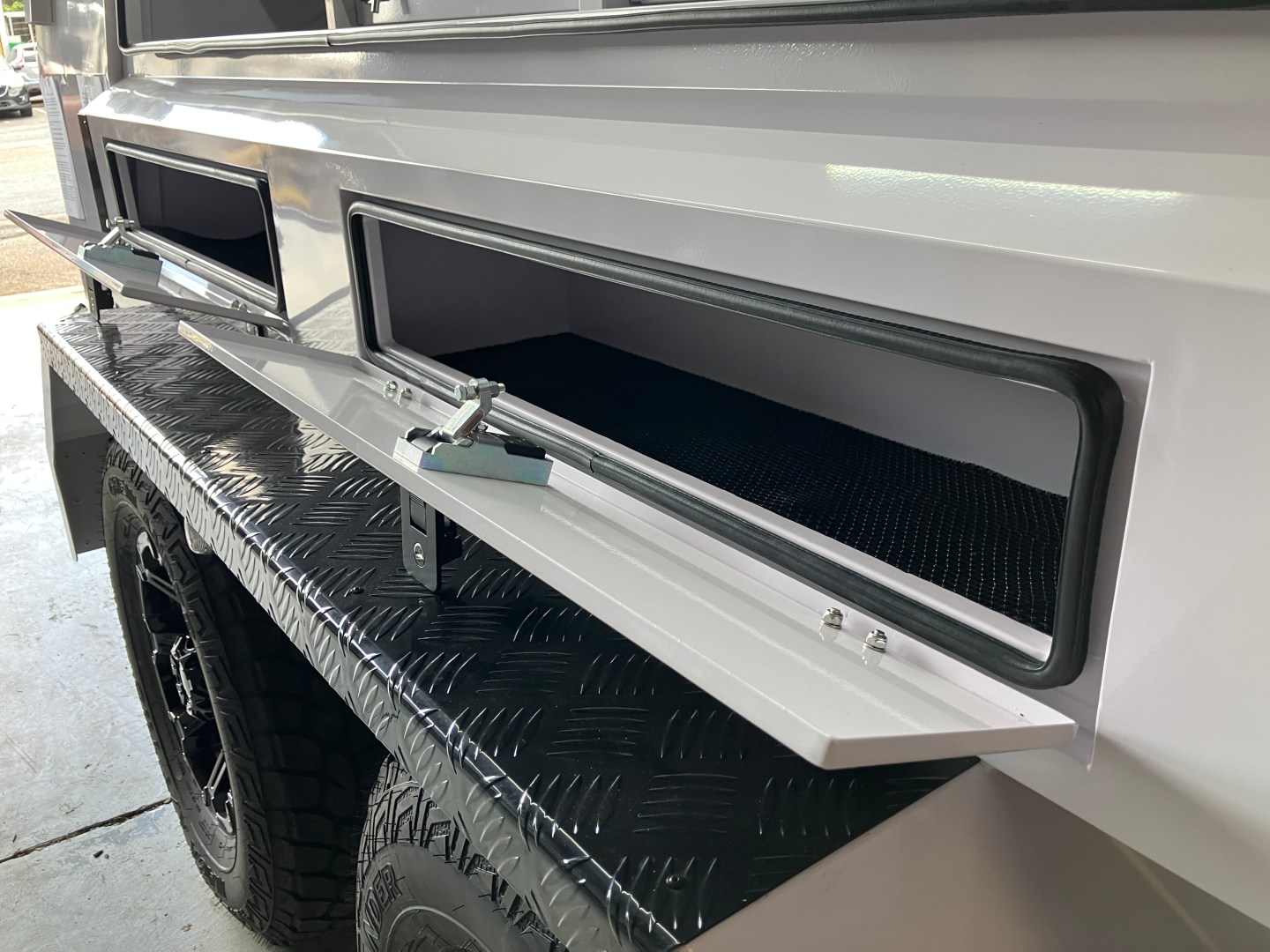 Tradesman Trailer Double Axle – Glossy White – Premium Plus – Oz Trailers